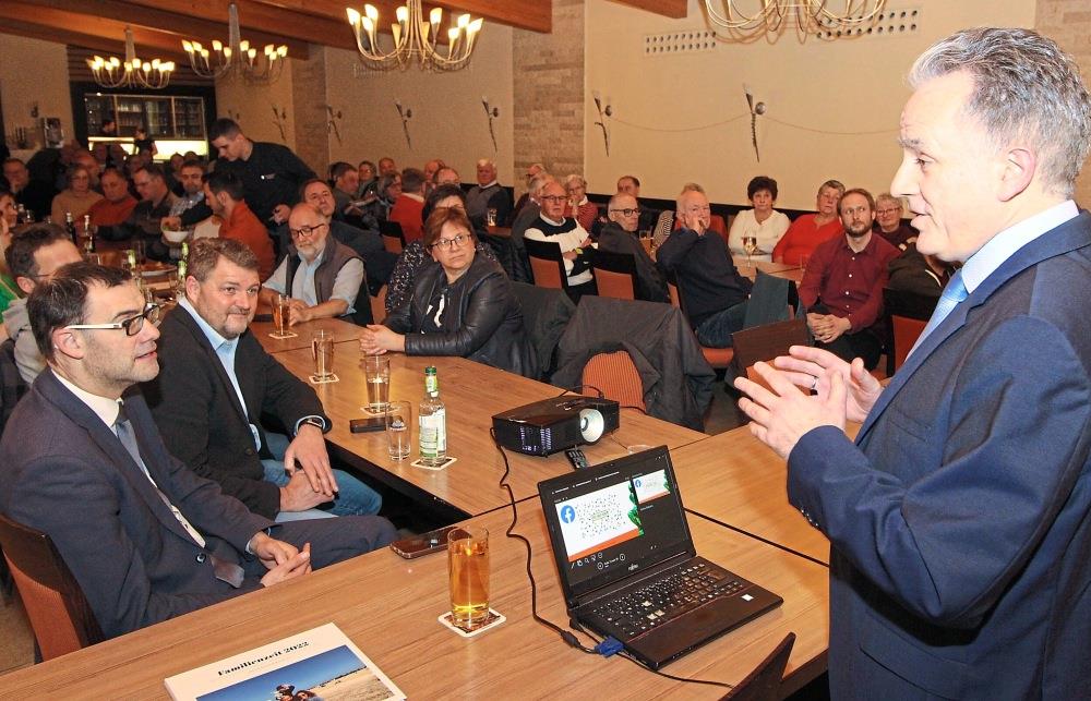 Ehemaliger katholischer Pfarrer Michael Rasche spricht über Demokratie