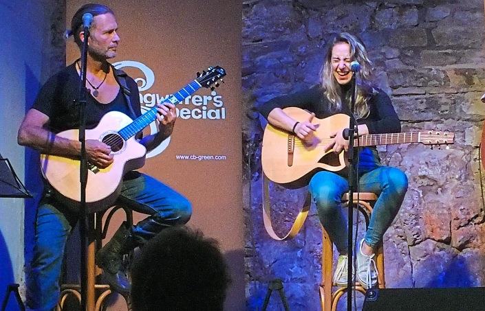 C.B. Green spielt mit Martina Corsini und Shannon Callahan auf Gutmann ...