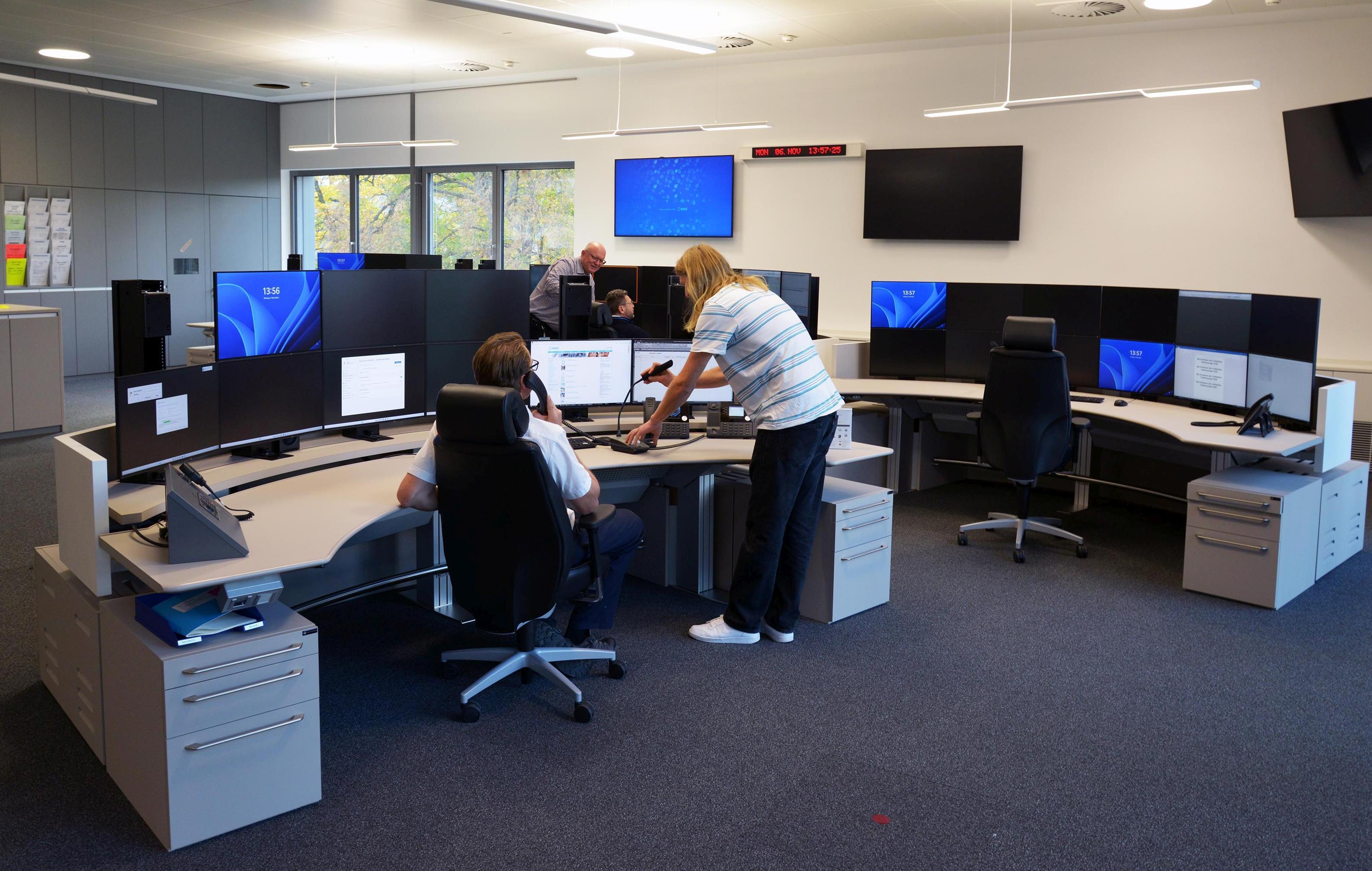 Neue Verkehrsleitstelle: ÖPNV-Hauptquartier in Augsburg eröffnet