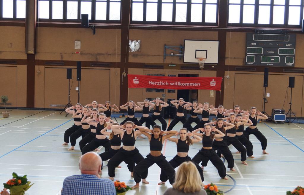 Das Bezirksfinale Tanz fand heuer in der Dreifachturnhalle in ...