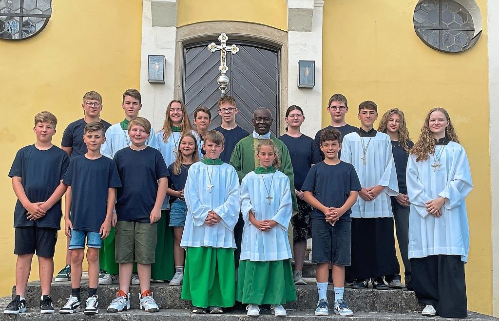 Ministranten: Abschied und Neuaufnahmen in der Pfarrei Paulushofen