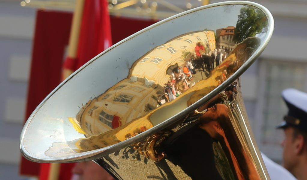 Bischof Gregor Maria Hanke feiert mit vielen Gläubigen in Eichstätt ...