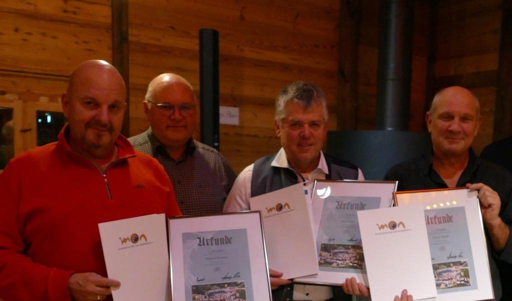 Stadtkapelle Neuburg ehrt langjährige Mitglieder