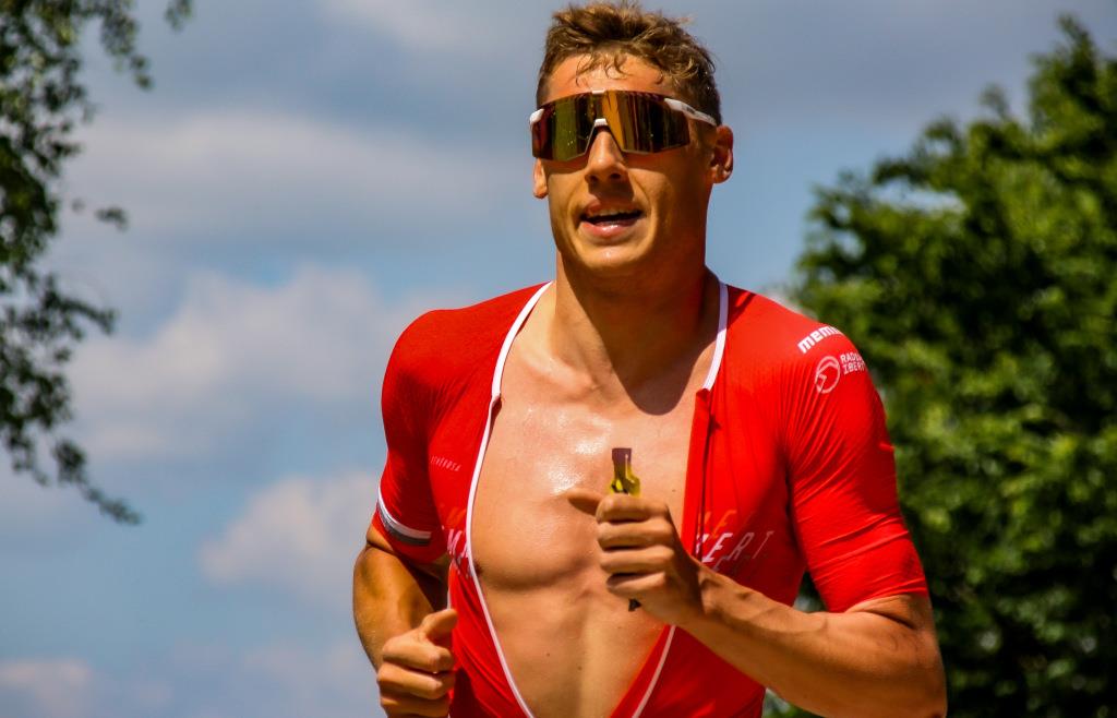 Alexander Richter von der TSG Roth siegt über olympische Distanz