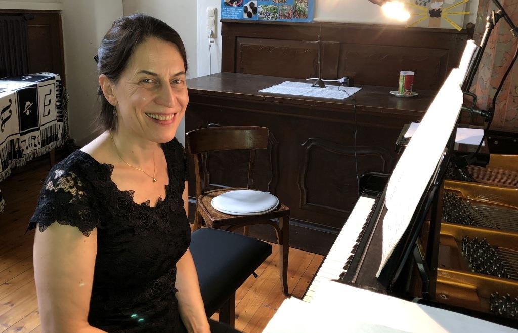 Klavierduo gibt vierhändiges Konzert im Pavillon der Musikschule