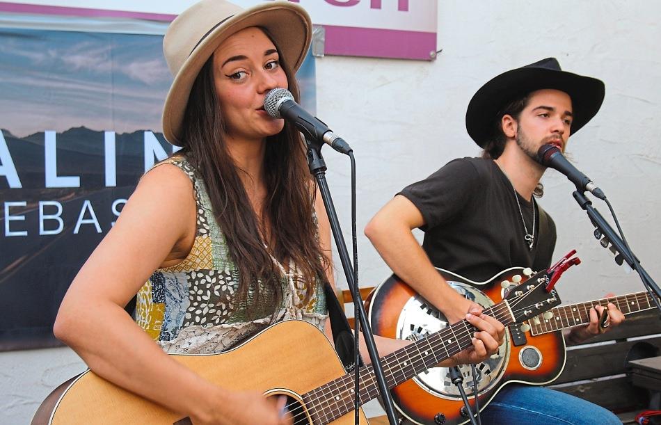 Die erfolgreiche Künstlerin Alina Sebastian stellt in Beilngries ihre ...