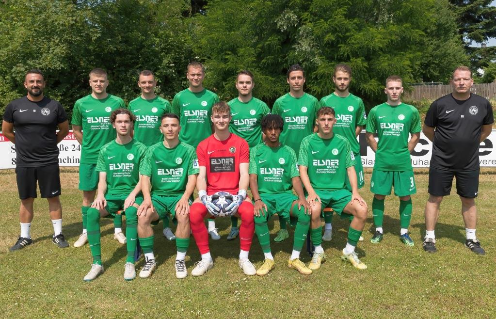 Der enorm verstärkte Bezirksligist SV Manching will mit Trainer Serkan ...