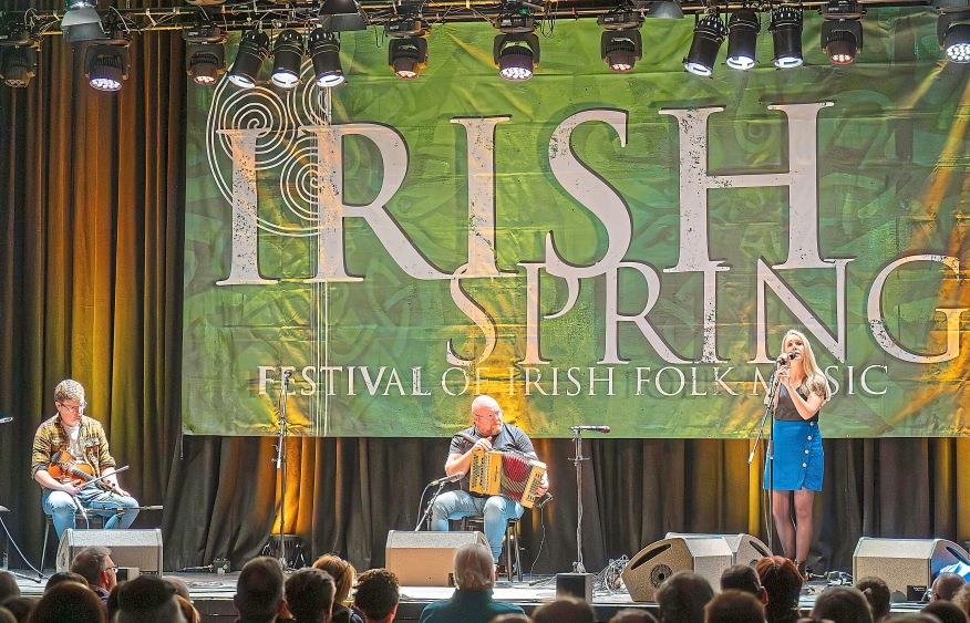 Irish Spring Festival 2024 in der Kulturfabrik Roth reißt das Publikum mit