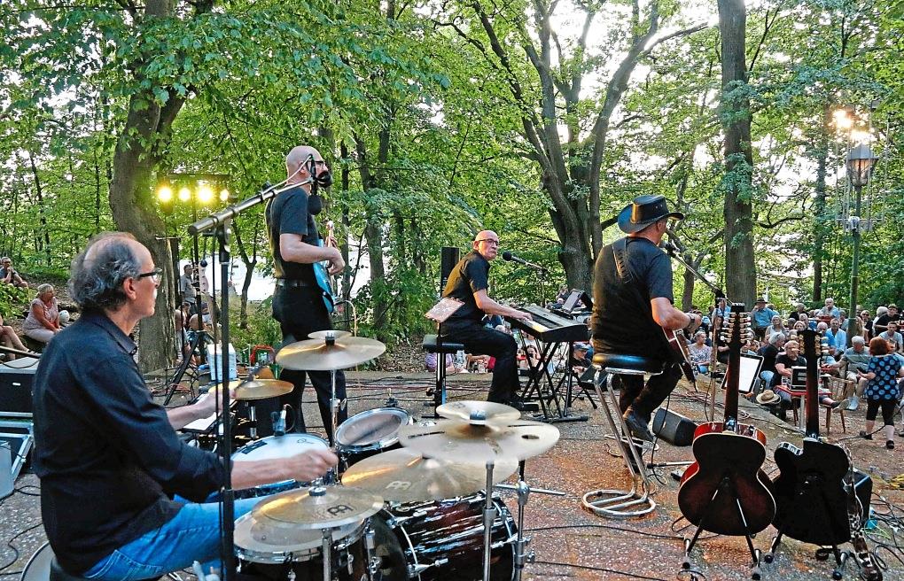 Sigi Hoga und Jo Jasper entführen im Hilpoltsteiner Kreuzwirtskeller in die musikalische ...