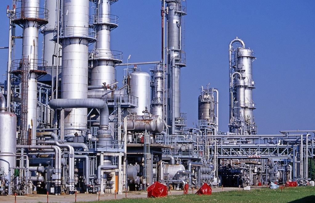 Brand an einem Gasverdichter löst Evakuierung der Raffinerie Neustadt aus