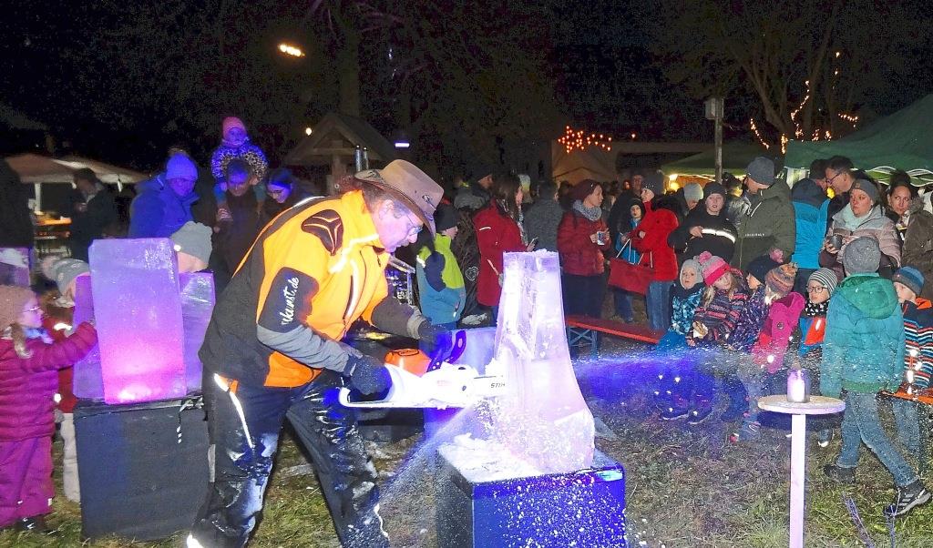 Die Eissplitter fliegen