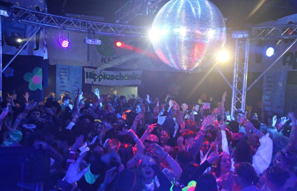 Legendäre Faschingsparty: Bildergalerie vom Hippieball in Workerszell