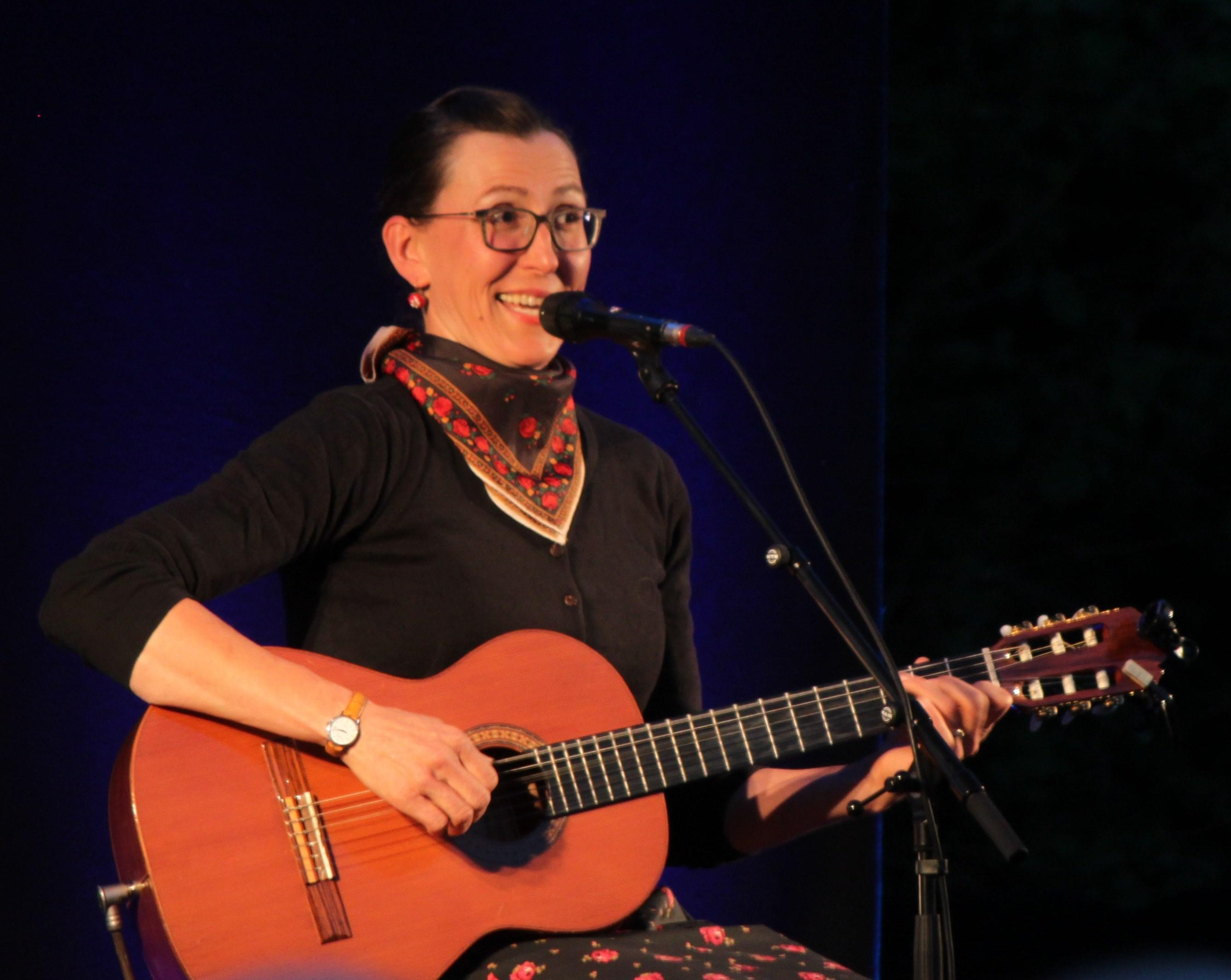 Martina Schwarzmann zeigt sich in Blumenthal urkomisch und "ganz einfach"