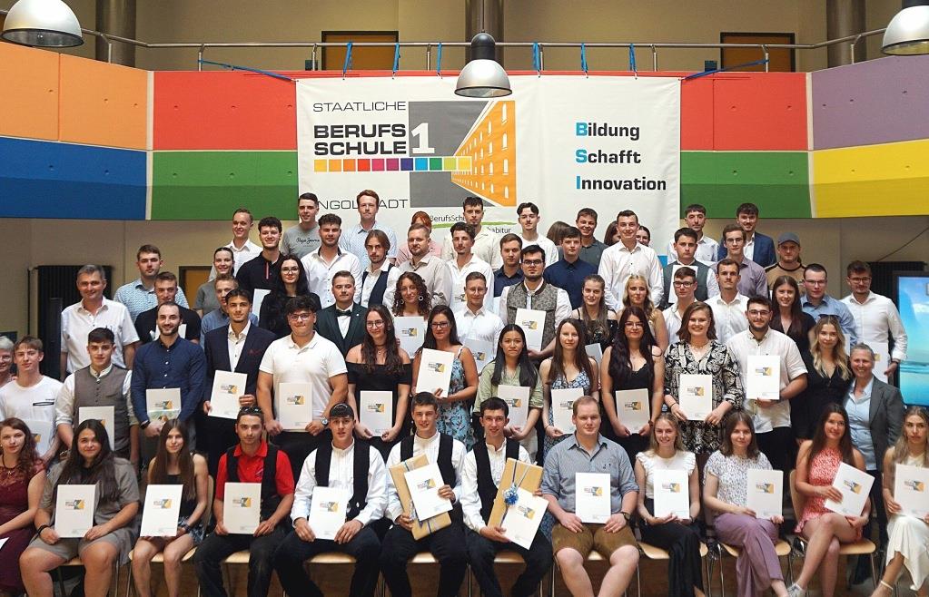 Staatliche Berufsschule 1 zeichnet ihre Einser-Absolventen aus