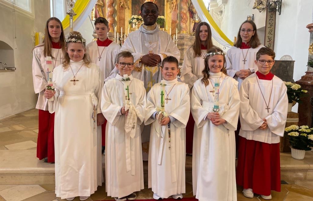 Vier Kinder feiern Kommunion in Jachenhausen