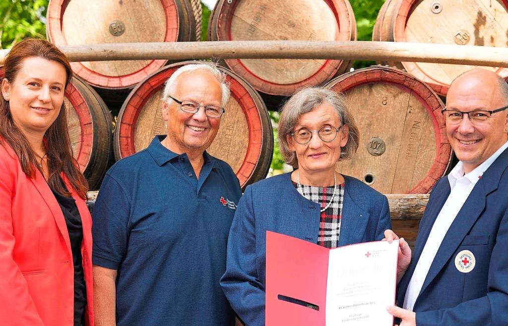 Neuburger Geschäftsführerin der Juliusbräu GmbH Ehrenurkunde verliehen