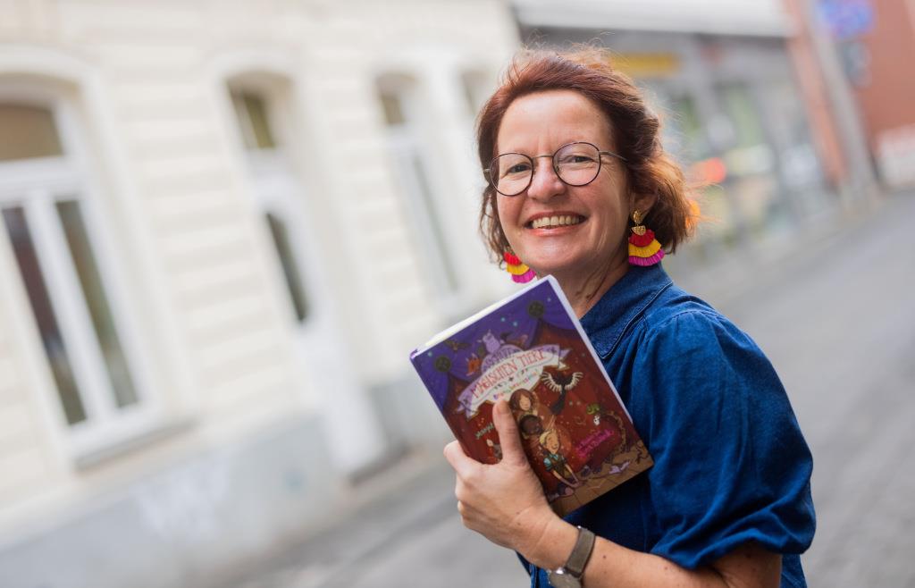 Margit Auer signiert Bücher