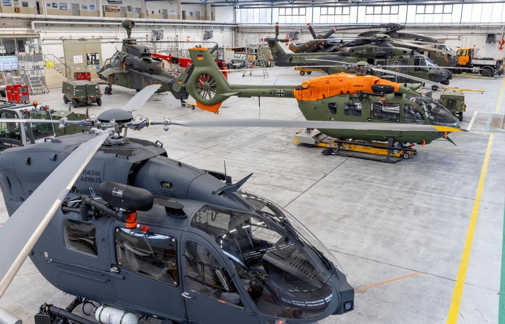 Einer der 62 Leichten Kampfhubschrauber von Airbus Helicopters kommt ...
