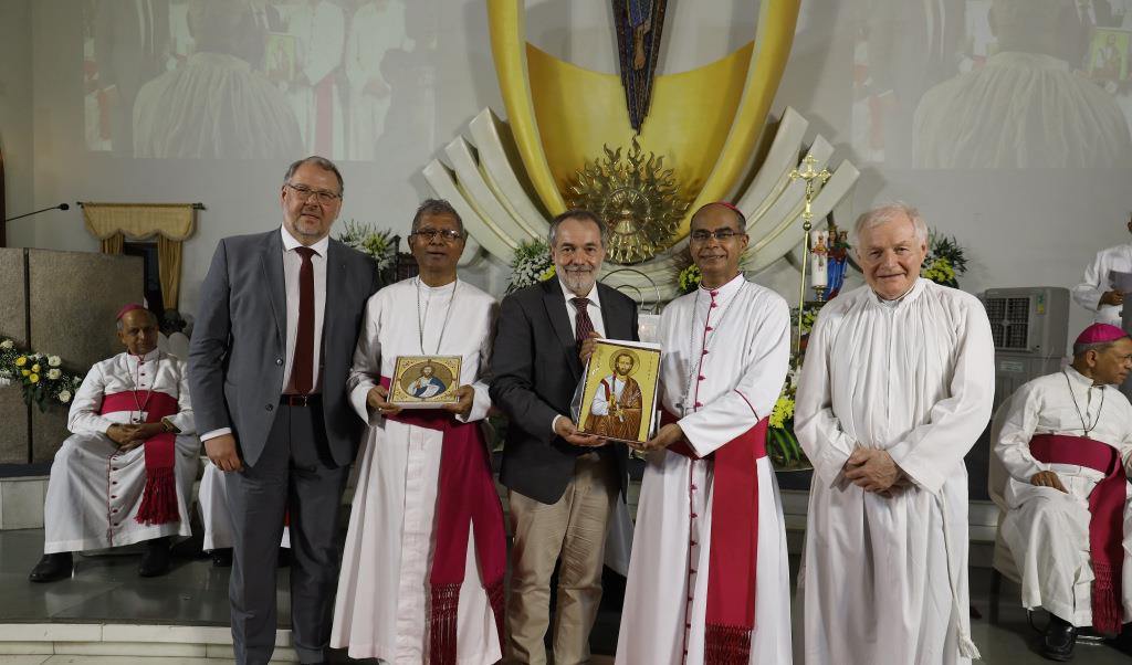 John Rodrigues neuer Bischof in Poona: Eichstätter besuchen indische ...