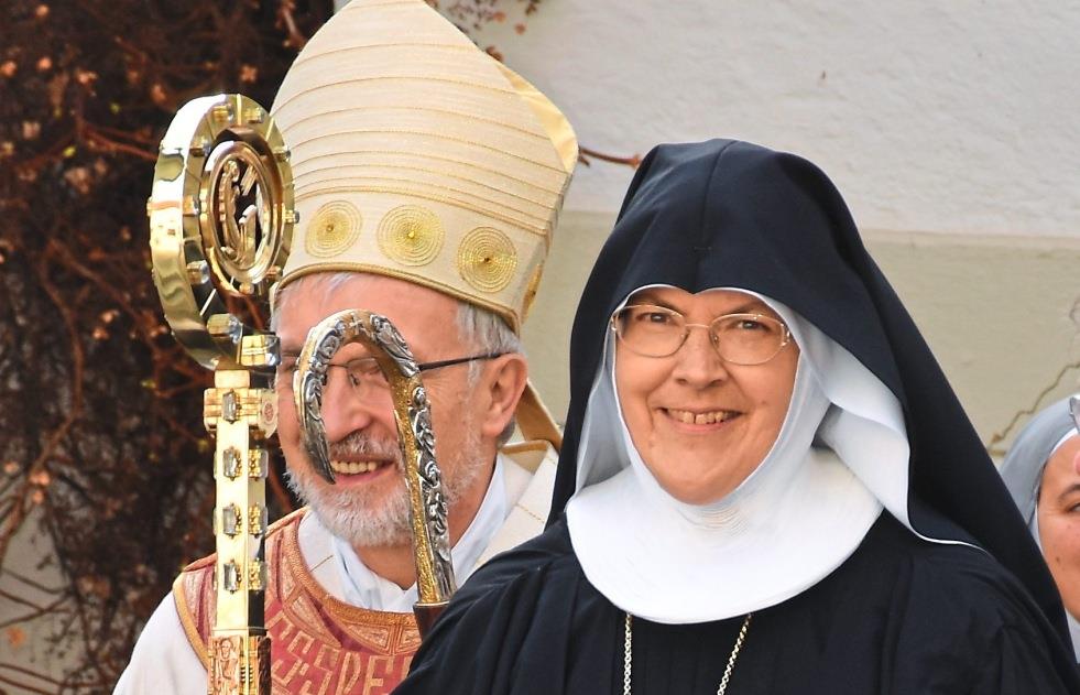 Rücktritt in Eichstätt: So begründet Äbtissin Hildegard Dubnick ihren ...