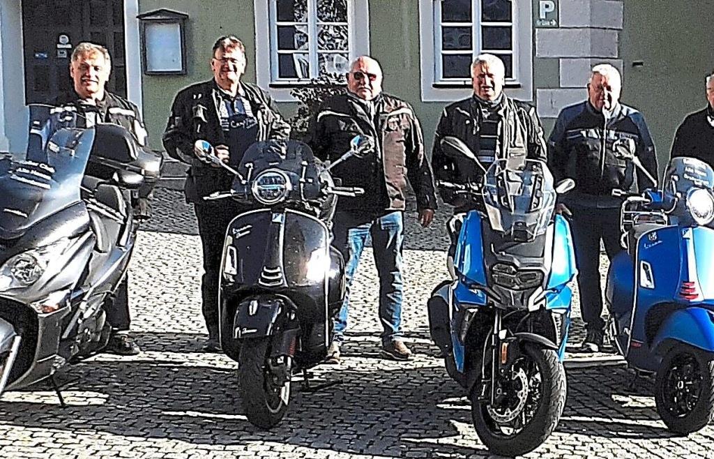 „Alte Hasen“ haben seit 15 Jahren Spaß am Rollerfahren