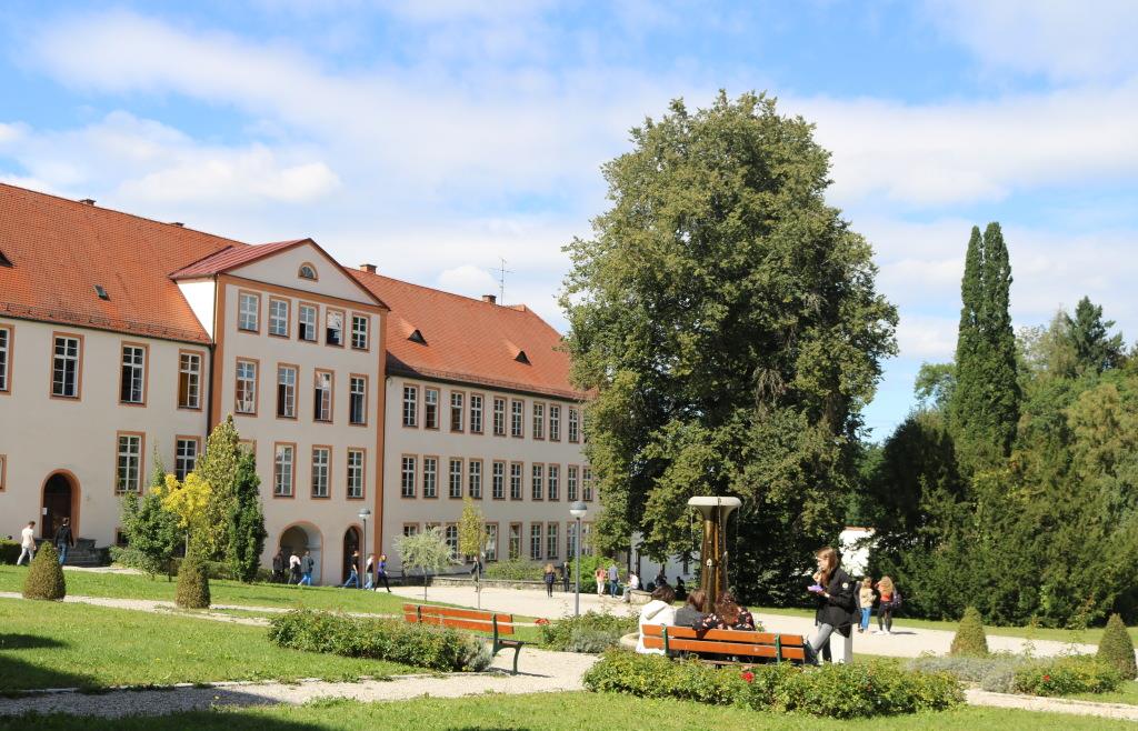 FOS und BOS präsentieren sich Jugendlichen und Eltern – und starten ...
