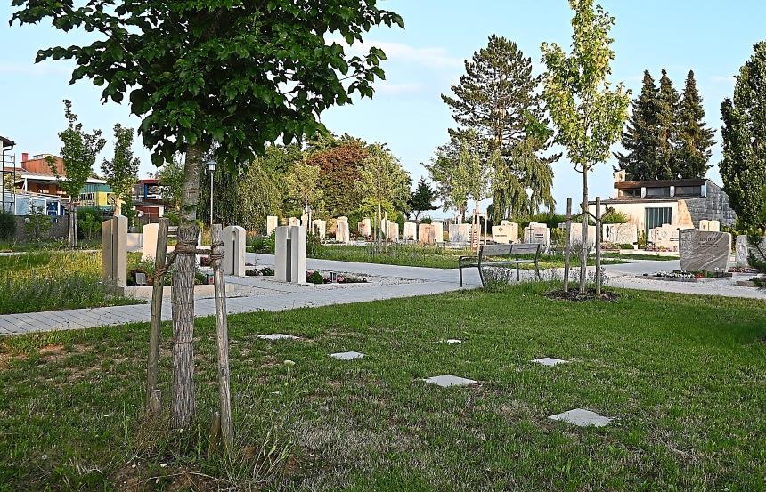Gedenksteine auf Urnengräbern für Kindinger Friedhöfe geregelt