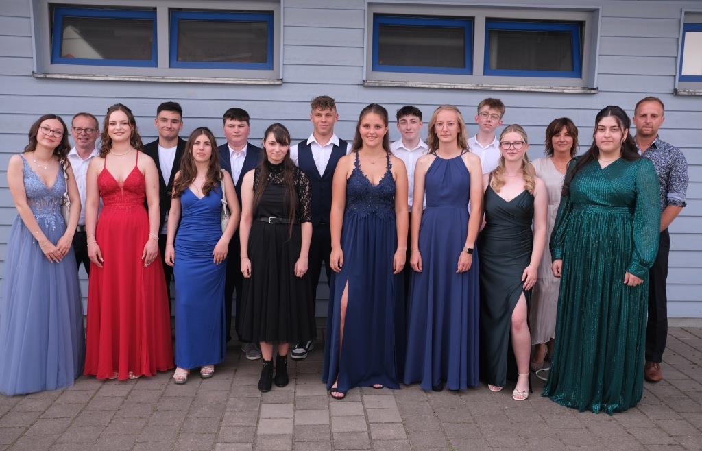 14 Gredinger Wirtschaftsschüler feiern ihren Abschluss