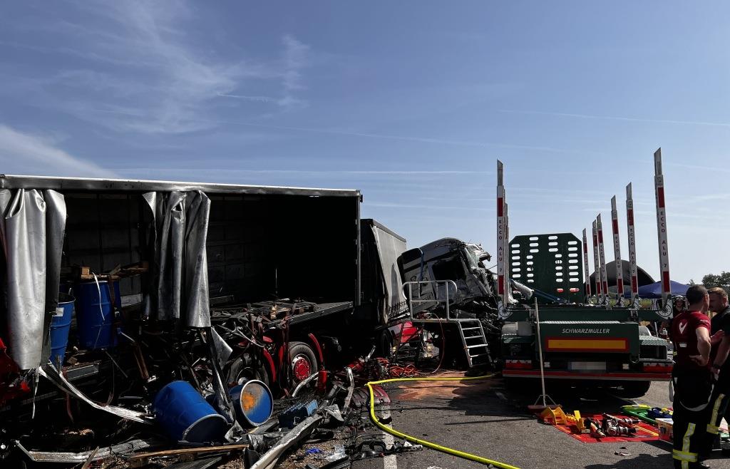 Lkw zusammengestoßen: 50 Jahre alter Mann stirbt bei Unfall auf der B2 ...