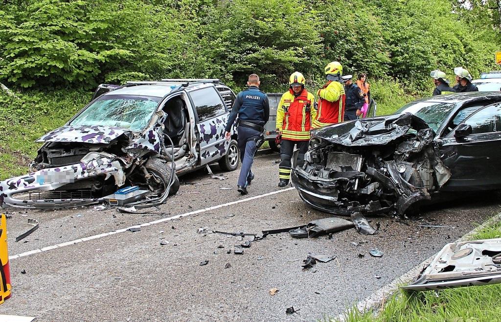 Auf Gegenfahrbahn geraten: Schwerer Unfall mit zwei Verletzten bei Neuburg