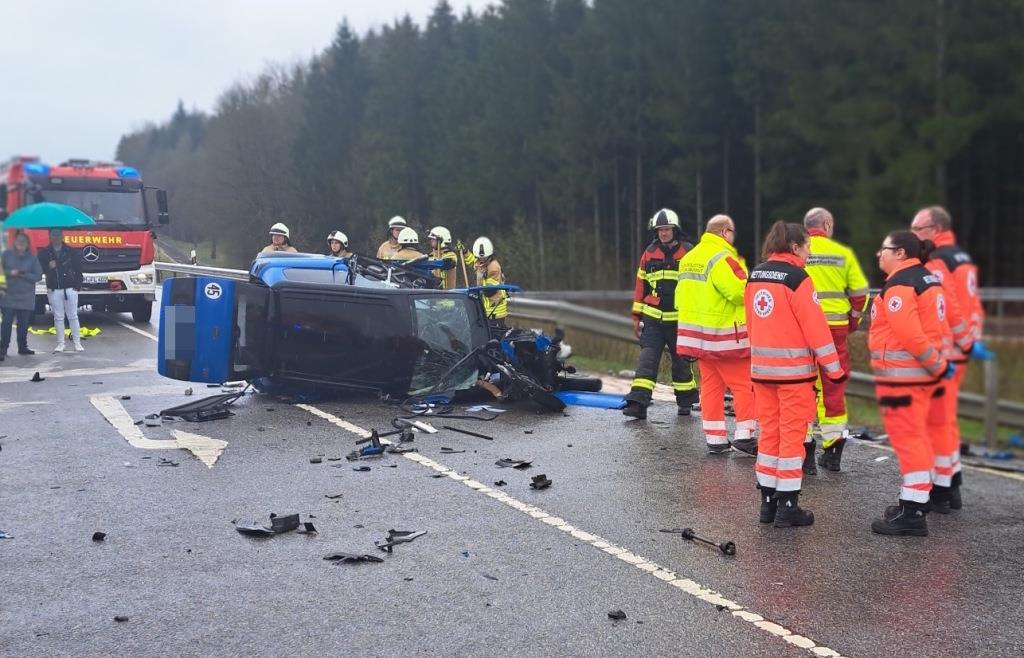 Nach Unfall: B299 zwischen Pilsach und Lauterhofen wieder frei