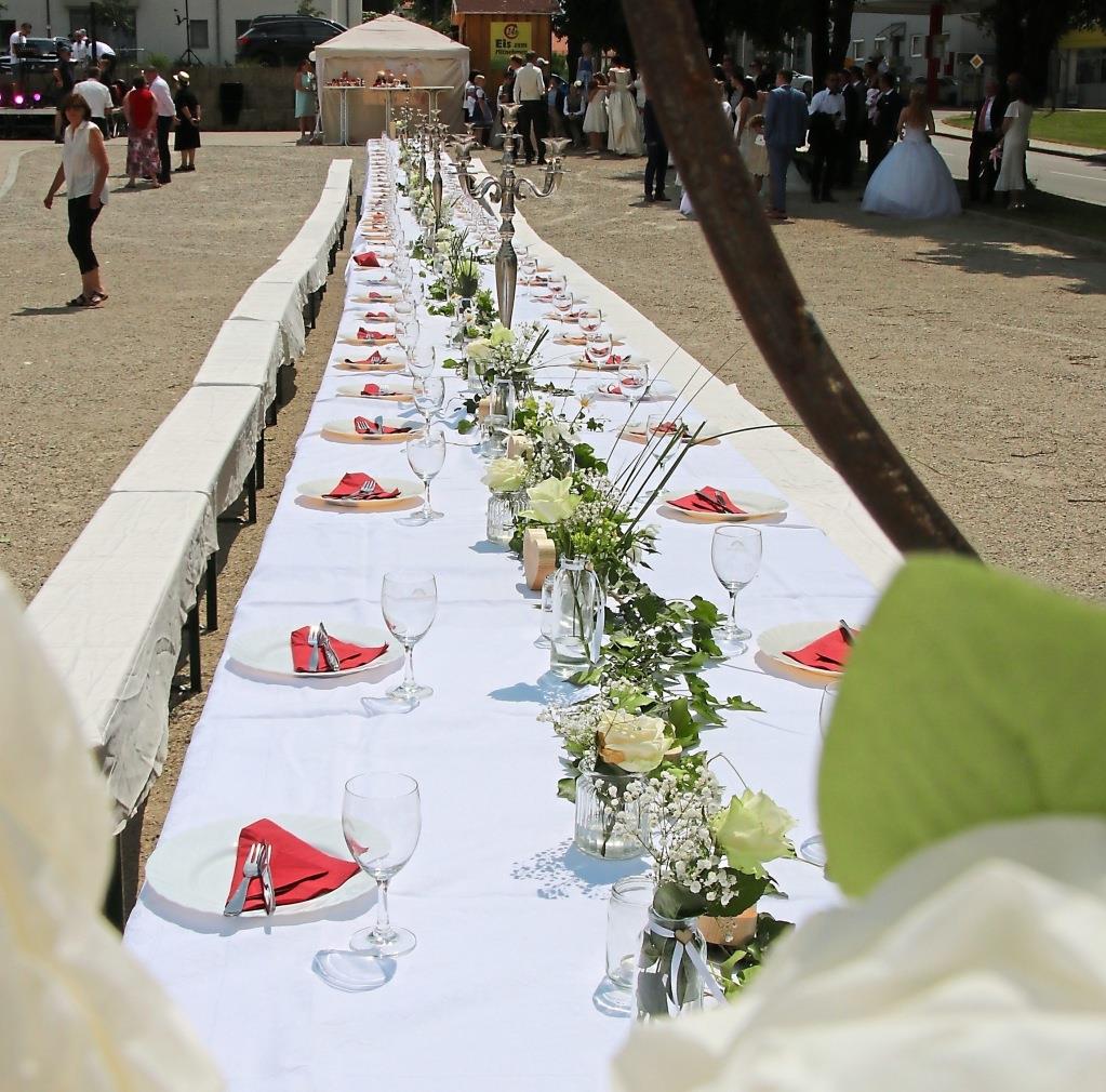 Dorfheldentour 2023: Mindelstetten muss in fünf Stunden eine Wette rund ...