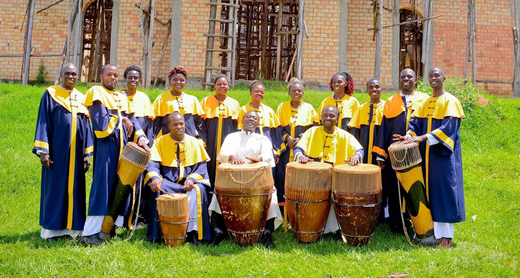 Chor aus Uganda singt in Aichach