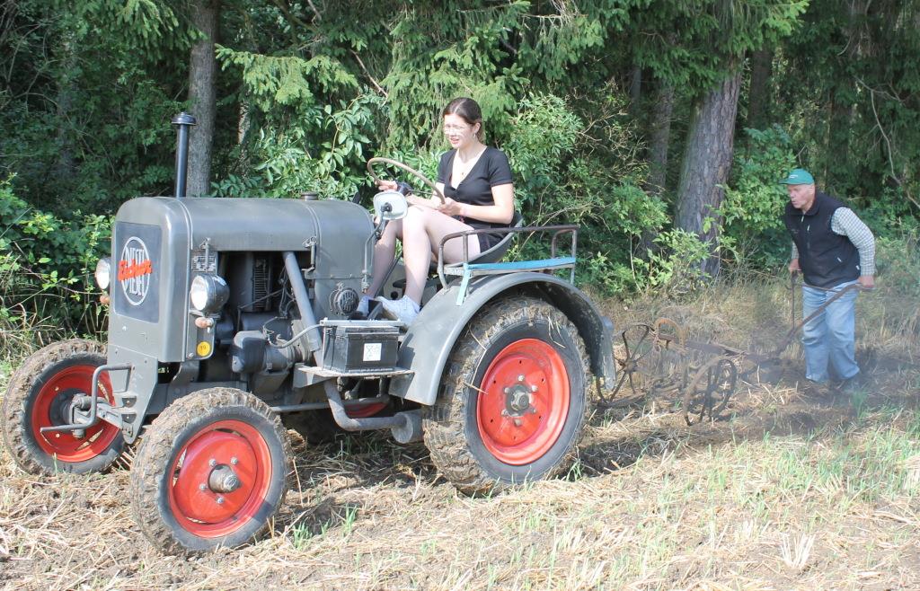 Ackern wie früher mit den Agrar-Oldies: Besuch beim Feldtag hält sich ...