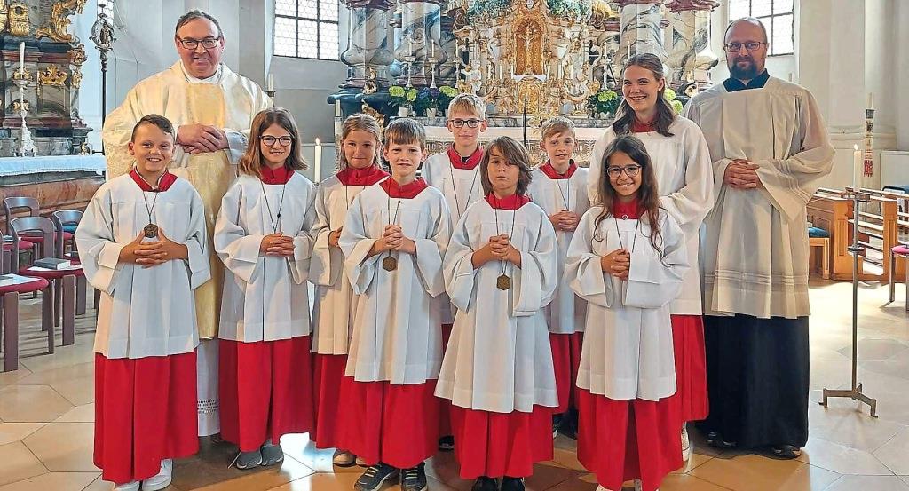 Acht neue Ministranten in Inchenhofen