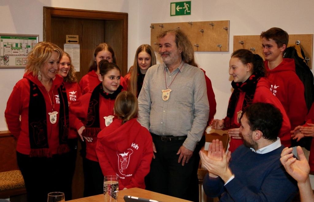 Möckflöh verleihen Orden an Adelschlager Bürgermeister Birzer