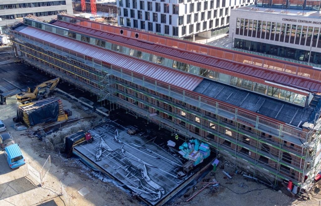 Baustelle MKKD: Schalungselement fällt in Ingolstadt auf 29-Jährigen