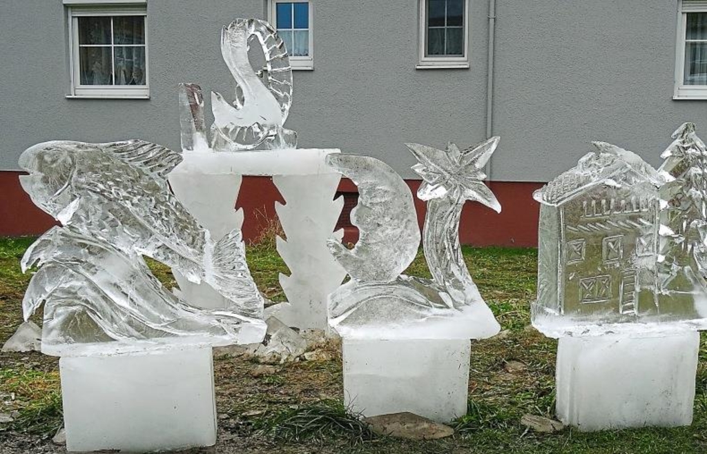 Die Eissplitter fliegen