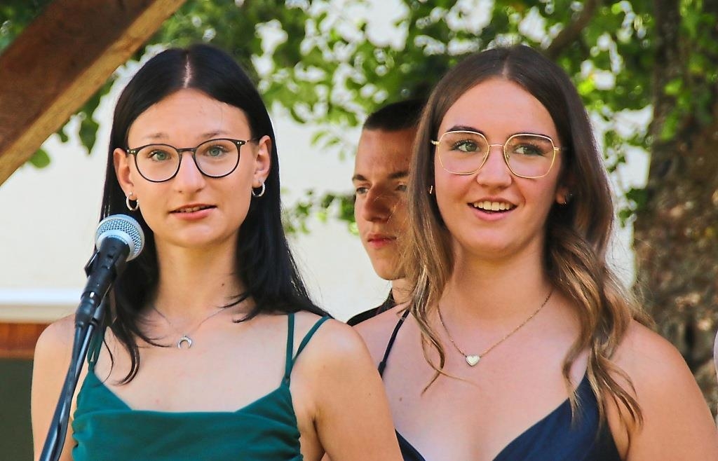 Absolventen der Ignaz-Günther-Schule Altmannstein nehmen ...