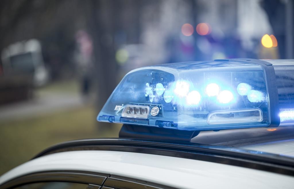 Über rote Ampel und ab Parkhaus zu Fuß: Autofahrer flüchtet vor Polizei