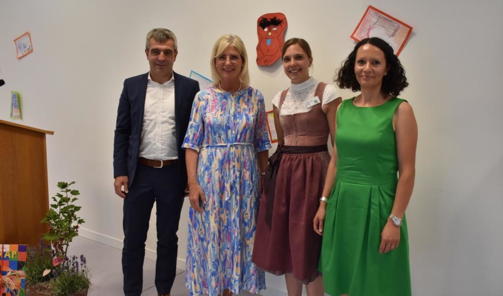 Familienministerin Ulrike Scharf zu Gast bei Einweihung des neuen „Haus ...