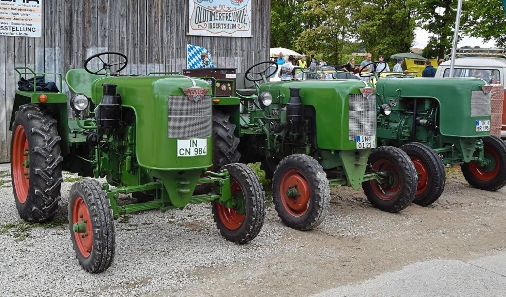 Zahlreiche Besucher beim achten Oldtimer- und Schleppertreffen in Irgertsheim