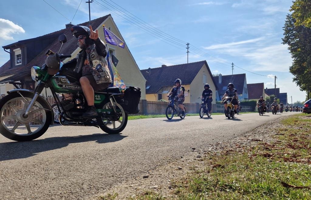 Mofa- und Moped-Tour MoMoTo nach 2563 Kilometern in Weichering angekommen