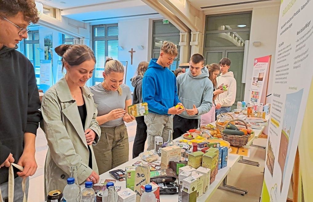 19 Klassen der Leo-von-Klenze-Schule setzen sich mit Konsumverhalten ...
