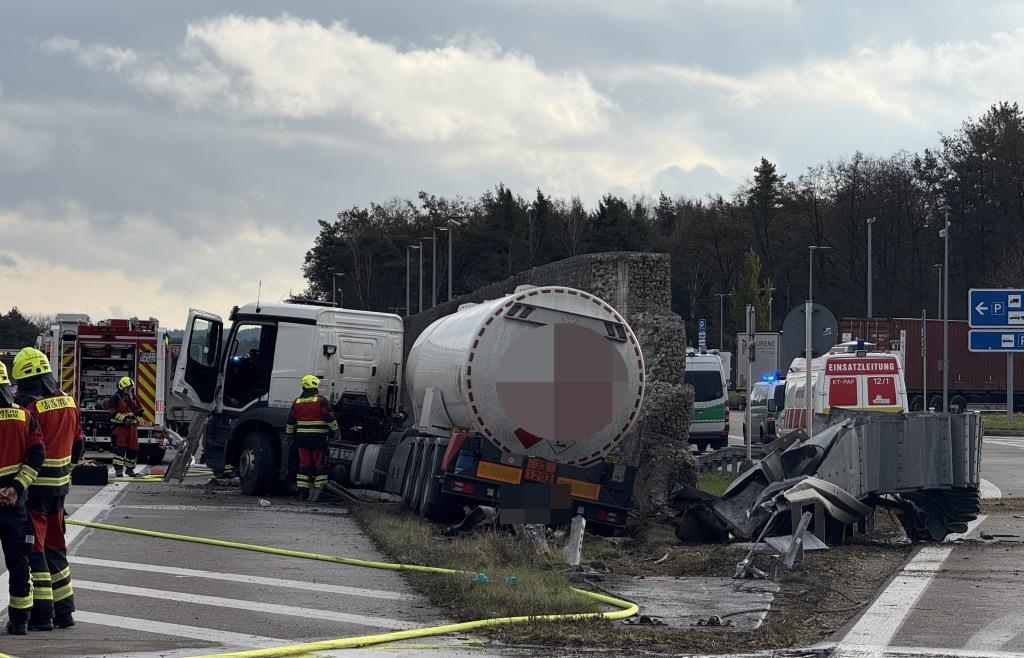 A9 nach Lastwagen-Unfall bei Baar-Ebenhausen stundenlang gesperrt – 63-Jähriger schwer verletzt