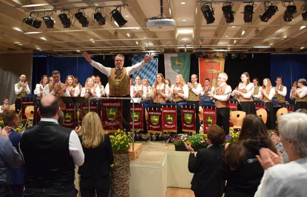 Hans Heiner Bettinger übergibt Taktstock an Lukas Stolz