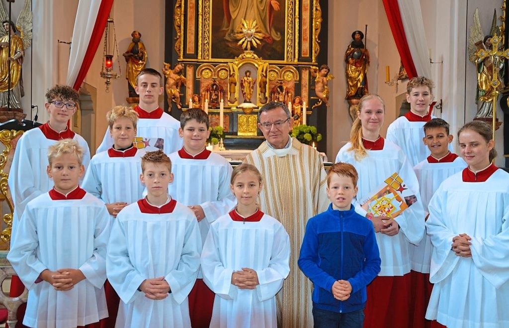 In Töging: Ministranten verabschiedet und begrüßt