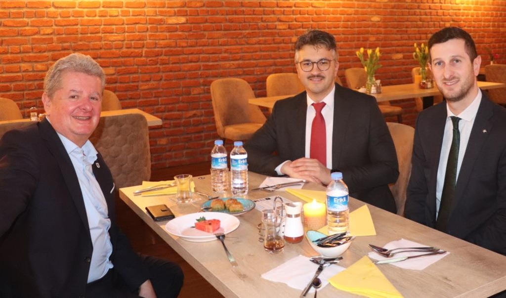 Der Integrations- und Bildungsverein Ingolstadt lädt zum feierlichen ...