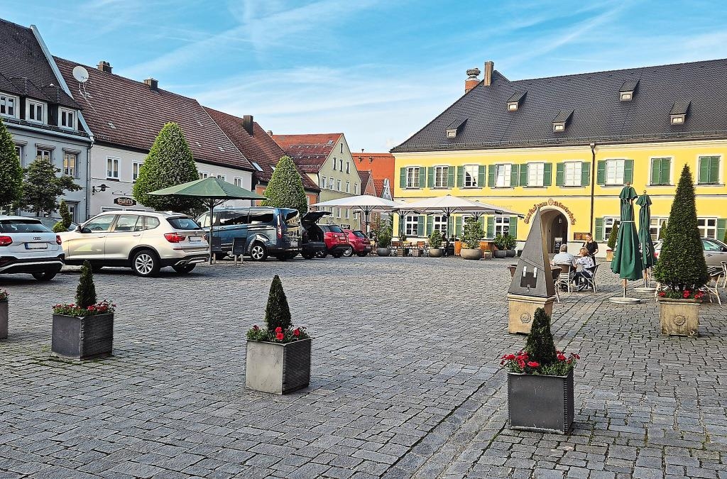 Parkverbot auf dem Geisenfelder Stadtplatz soll wieder konsequent ...