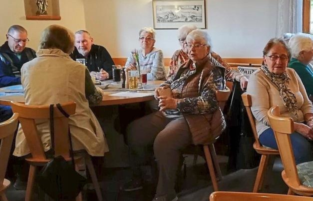 Klaus Angermeier trifft im Wandererheim auf ein interessiertes Publikum